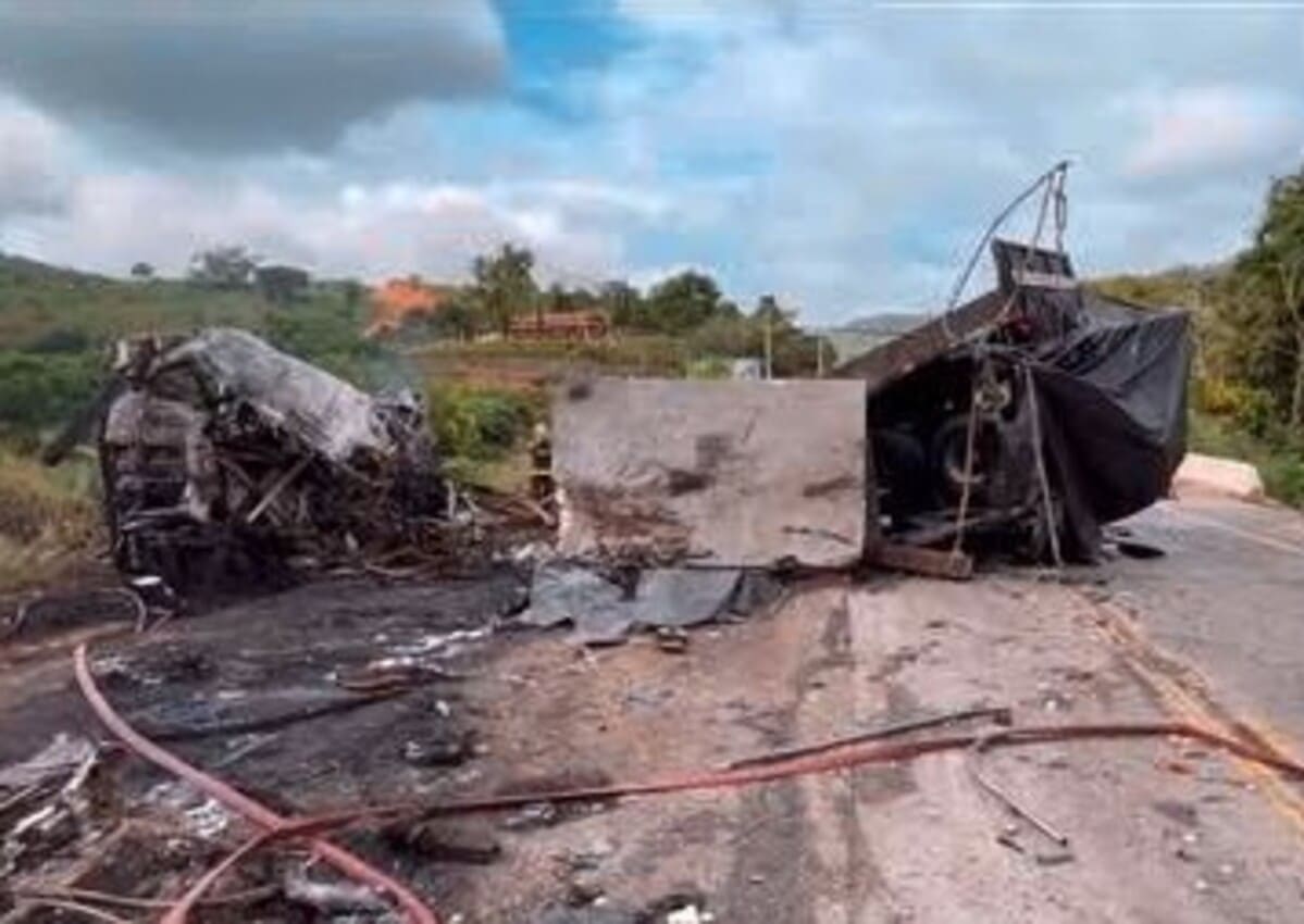 Vídeo mostra ônibus da Emtram em chamas após acidente que deixou 38 mortos; 21 passageiros ...